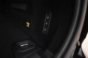 Black Volvo XC60 2017 in Jelgava, with an engine capacity of 2.00 L and mileage of 220 thousand km for 21700 €, photo 33 on AUTOMOTO.COM.LV