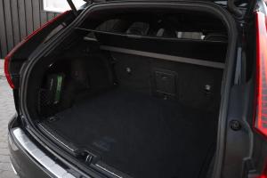 Black Volvo XC60 2017 in Jelgava, with an engine capacity of 2.00 L and mileage of 220 thousand km for 21700 €, photo 34 on AUTOMOTO.COM.LV