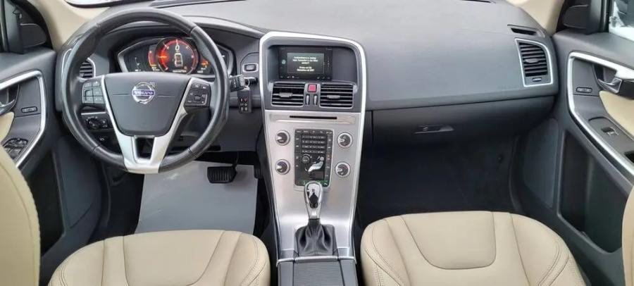 Black Volvo XC60 2017 in Riga, with an engine capacity of 2.00 L and mileage of 219 thousand km for 11500 €, photo 11 on AUTOMOTO.COM.LV