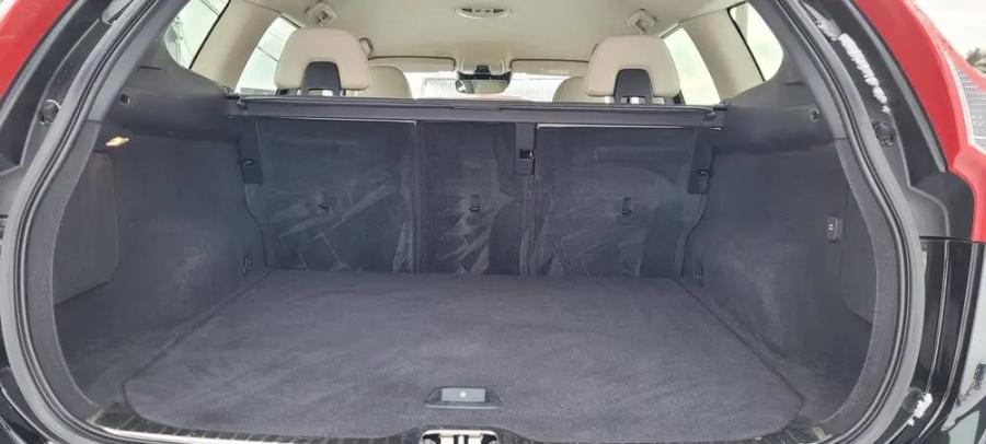 Black Volvo XC60 2017 in Riga, with an engine capacity of 2.00 L and mileage of 219 thousand km for 11500 €, photo 16 on AUTOMOTO.COM.LV