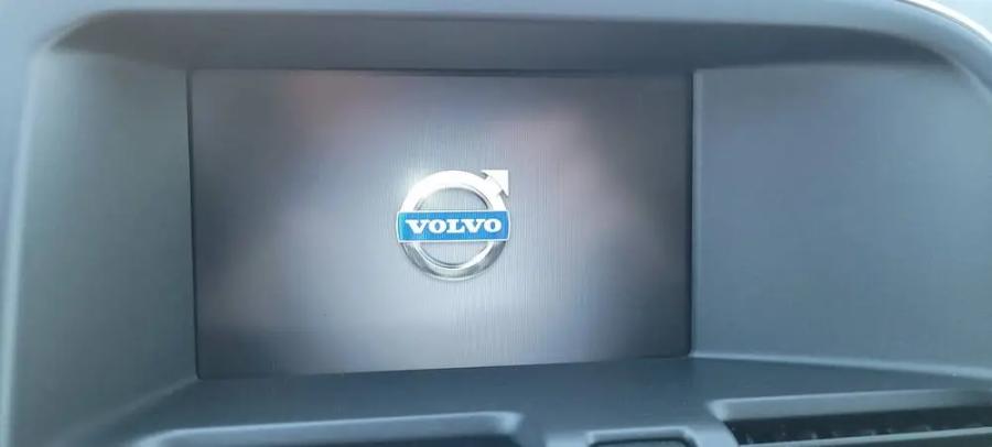 Black Volvo XC60 2017 in Riga, with an engine capacity of 2.00 L and mileage of 219 thousand km for 11500 €, photo 18 on AUTOMOTO.COM.LV