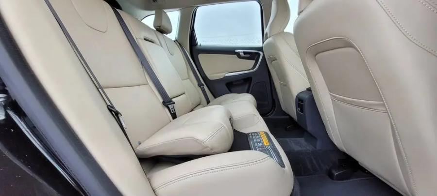 Black Volvo XC60 2017 in Riga, with an engine capacity of 2.00 L and mileage of 219 thousand km for 11500 €, photo 19 on AUTOMOTO.COM.LV