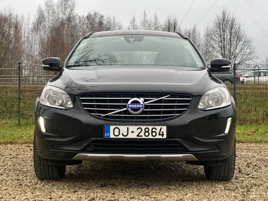 Black Volvo XC60 2017 in Jelgava, with an engine capacity of 2.40 L and mileage of 263 thousand km for 13990 €, photo 3 on AUTOMOTO.COM.LV
