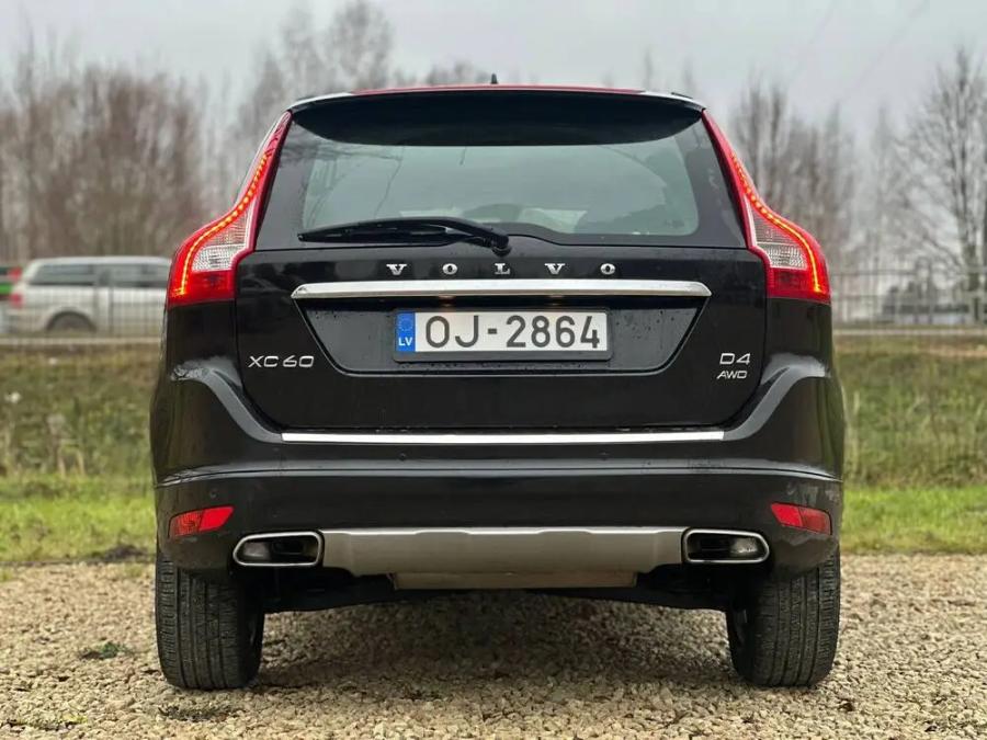 Black Volvo XC60 2017 in Jelgava, with an engine capacity of 2.40 L and mileage of 263 thousand km for 13990 €, photo 6 on AUTOMOTO.COM.LV