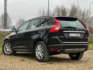 Black Volvo XC60 2017 in Jelgava, with an engine capacity of 2.40 L and mileage of 263 thousand km for 13990 €, photo 7 on AUTOMOTO.COM.LV