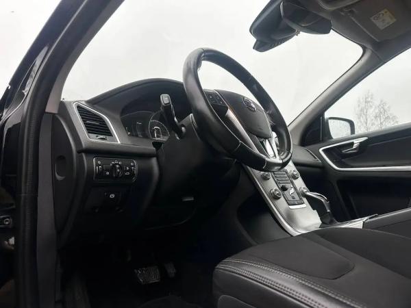 Melns Volvo XC60 2017 Jelgava, ar dzinēja tilpumu 2.40 L un nobraukumu 263 tūkst. km par 13990 €, foto 8 vietnē AUTOMOTO.COM.LV