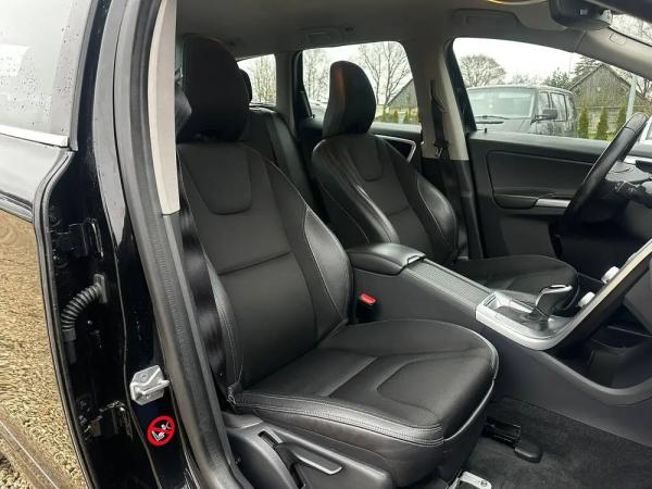 Melns Volvo XC60 2017 Jelgava, ar dzinēja tilpumu 2.40 L un nobraukumu 263 tūkst. km par 13990 €, foto 9 vietnē AUTOMOTO.COM.LV
