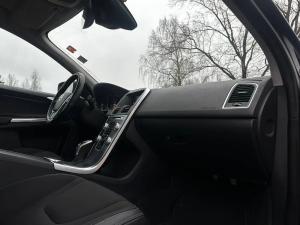 Black Volvo XC60 2017 in Jelgava, with an engine capacity of 2.40 L and mileage of 263 thousand km for 13990 €, photo 11 on AUTOMOTO.COM.LV