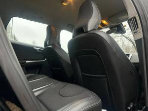 Black Volvo XC60 2017 in Jelgava, with an engine capacity of 2.40 L and mileage of 263 thousand km for 13990 €, photo 13 on AUTOMOTO.COM.LV