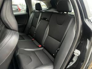 Black Volvo XC60 2017 in Jelgava, with an engine capacity of 2.40 L and mileage of 263 thousand km for 13990 €, photo 14 on AUTOMOTO.COM.LV