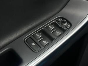 Black Volvo XC60 2017 in Jelgava, with an engine capacity of 2.40 L and mileage of 263 thousand km for 13990 €, photo 16 on AUTOMOTO.COM.LV