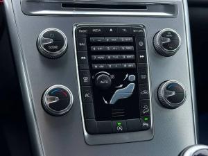 Black Volvo XC60 2017 in Jelgava, with an engine capacity of 2.40 L and mileage of 263 thousand km for 13990 €, photo 24 on AUTOMOTO.COM.LV