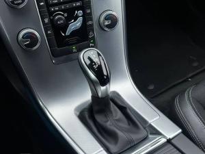 Black Volvo XC60 2017 in Jelgava, with an engine capacity of 2.40 L and mileage of 263 thousand km for 13990 €, photo 29 on AUTOMOTO.COM.LV