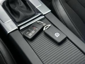 Black Volvo XC60 2017 in Jelgava, with an engine capacity of 2.40 L and mileage of 263 thousand km for 13990 €, photo 30 on AUTOMOTO.COM.LV