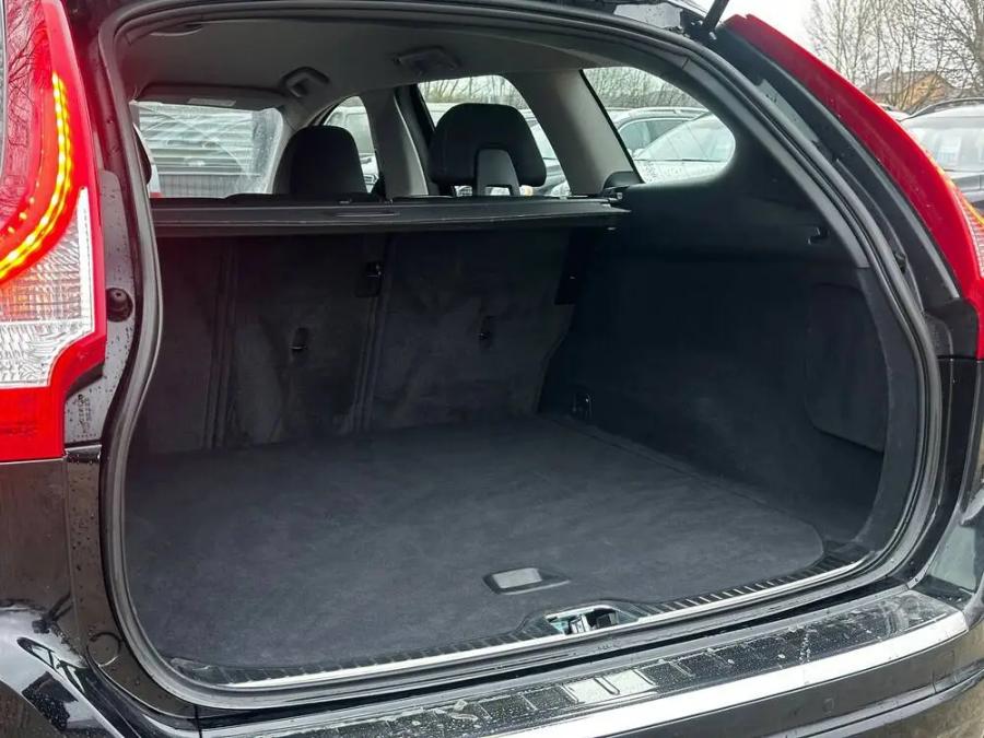 Black Volvo XC60 2017 in Jelgava, with an engine capacity of 2.40 L and mileage of 263 thousand km for 13990 €, photo 31 on AUTOMOTO.COM.LV