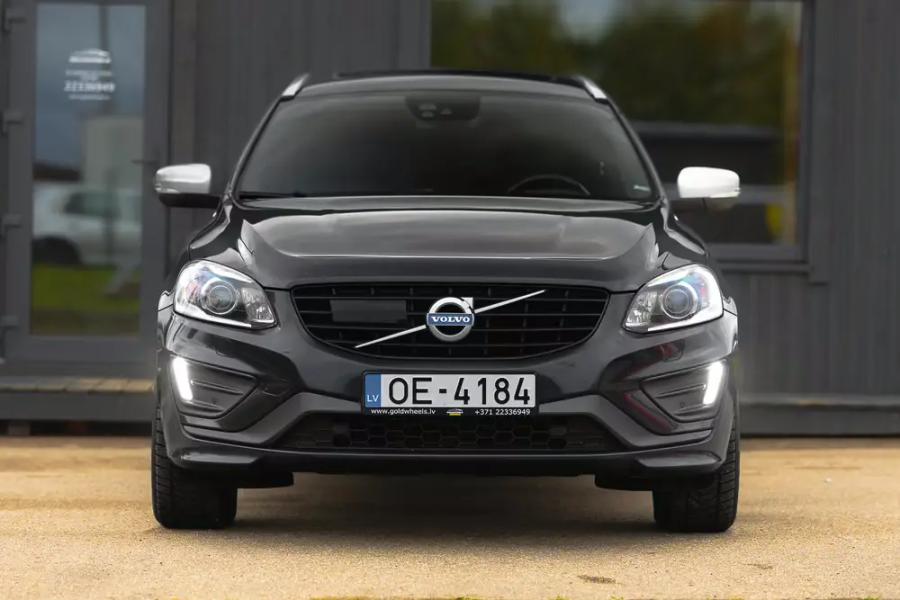 Black Volvo XC60 2017 in Jelgava, with an engine capacity of 2.40 L and mileage of 431 thousand km for 10900 €, photo 4 on AUTOMOTO.COM.LV