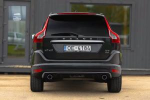 Black Volvo XC60 2017 in Jelgava, with an engine capacity of 2.40 L and mileage of 431 thousand km for 10900 €, photo 7 on AUTOMOTO.COM.LV