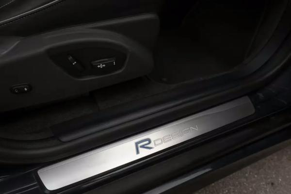 Melns Volvo XC60 2017 Jelgava, ar dzinēja tilpumu 2.40 L un nobraukumu 431 tūkst. km par 10900 €, foto 9 vietnē AUTOMOTO.COM.LV
