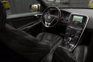 Black Volvo XC60 2017 in Jelgava, with an engine capacity of 2.40 L and mileage of 431 thousand km for 10900 €, photo 12 on AUTOMOTO.COM.LV
