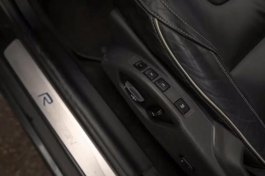 Black Volvo XC60 2017 in Jelgava, with an engine capacity of 2.40 L and mileage of 431 thousand km for 10900 €, photo 14 on AUTOMOTO.COM.LV