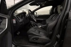 Black Volvo XC60 2017 in Jelgava, with an engine capacity of 2.40 L and mileage of 431 thousand km for 10900 €, photo 15 on AUTOMOTO.COM.LV