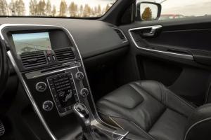 Black Volvo XC60 2017 in Jelgava, with an engine capacity of 2.40 L and mileage of 431 thousand km for 10900 €, photo 18 on AUTOMOTO.COM.LV