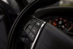 Black Volvo XC60 2017 in Jelgava, with an engine capacity of 2.40 L and mileage of 431 thousand km for 10900 €, photo 20 on AUTOMOTO.COM.LV