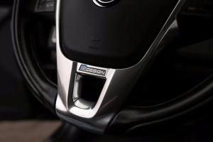Black Volvo XC60 2017 in Jelgava, with an engine capacity of 2.40 L and mileage of 431 thousand km for 10900 €, photo 21 on AUTOMOTO.COM.LV
