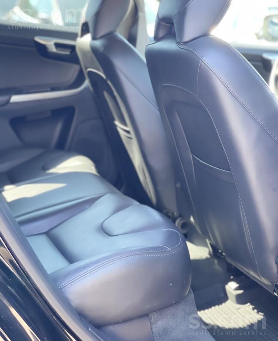 Black Volvo XC60 2017 in Riga, with an engine capacity of 2.00 L and mileage of 0 thousand km for 15500 €, photo 13 on AUTOMOTO.COM.LV