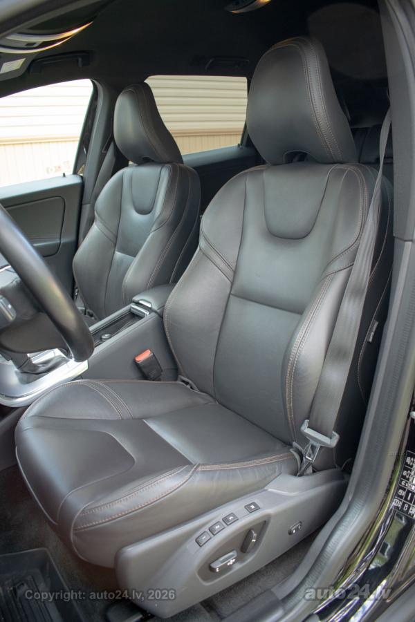 Melns Volvo XC60 2017 Tallina, ar dzinēja tilpumu 2.40 L un nobraukumu 200 tūkst. km par 17900 €, foto 10 vietnē AUTOMOTO.COM.LV