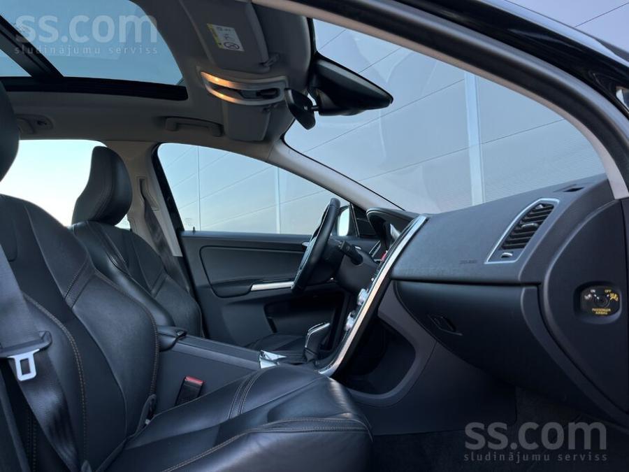 Black Volvo XC60 2017 in Riga, with an engine capacity of 2.00 L and mileage of 247 thousand km for 13900 €, photo 7 on AUTOMOTO.COM.LV