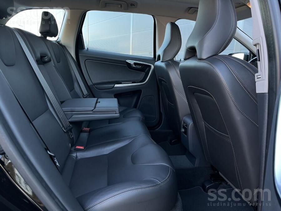 Black Volvo XC60 2017 in Riga, with an engine capacity of 2.00 L and mileage of 247 thousand km for 13900 €, photo 8 on AUTOMOTO.COM.LV