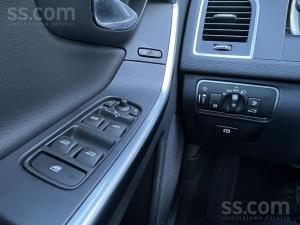 Black Volvo XC60 2017 in Riga, with an engine capacity of 2.00 L and mileage of 247 thousand km for 13900 €, photo 16 on AUTOMOTO.COM.LV