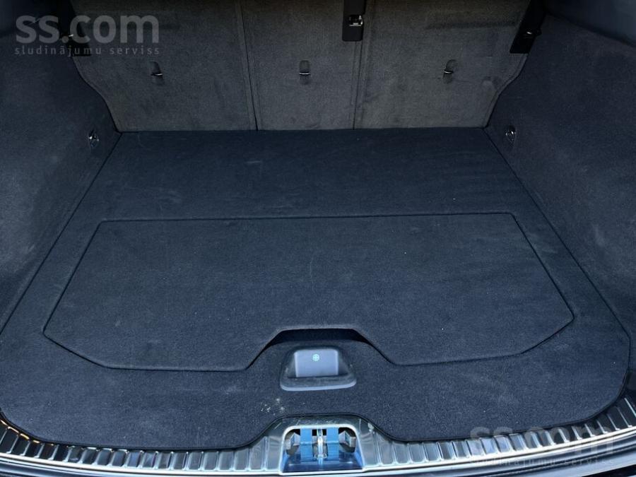 Black Volvo XC60 2017 in Riga, with an engine capacity of 2.00 L and mileage of 247 thousand km for 13900 €, photo 19 on AUTOMOTO.COM.LV