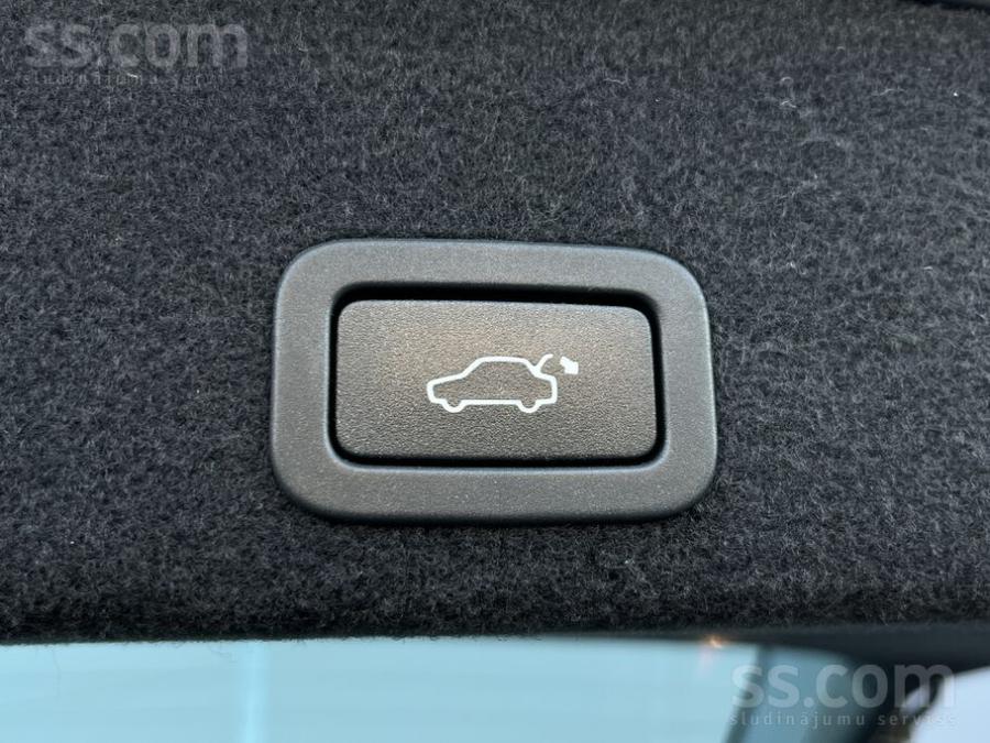 Black Volvo XC60 2017 in Riga, with an engine capacity of 2.00 L and mileage of 247 thousand km for 13900 €, photo 20 on AUTOMOTO.COM.LV