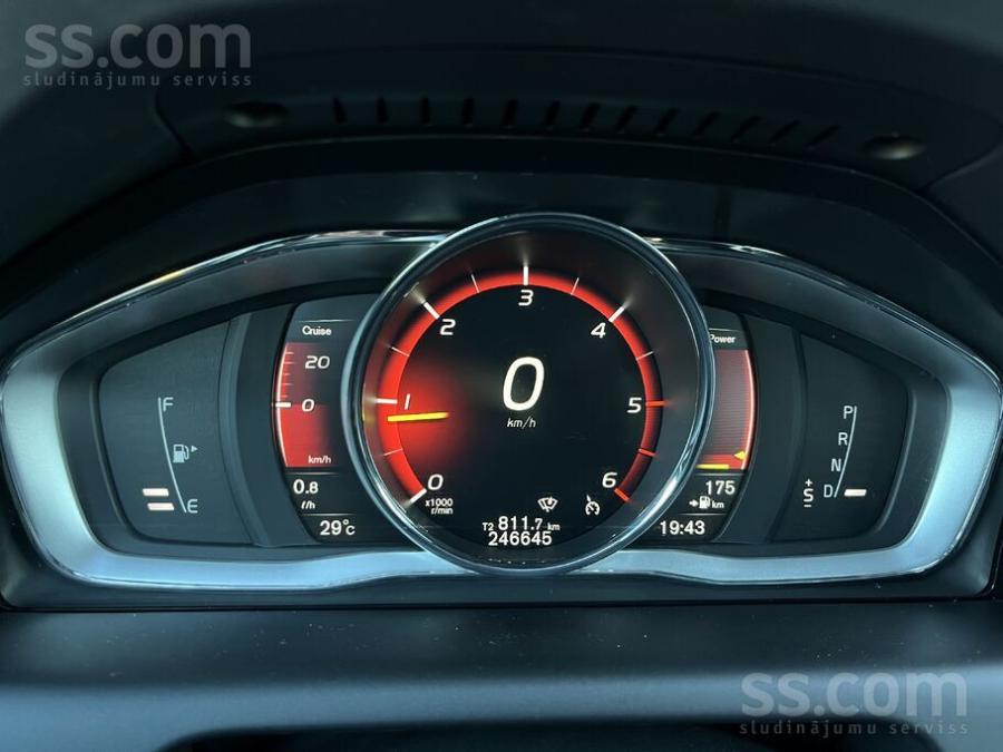 Black Volvo XC60 2017 in Riga, with an engine capacity of 2.00 L and mileage of 247 thousand km for 13900 €, photo 22 on AUTOMOTO.COM.LV