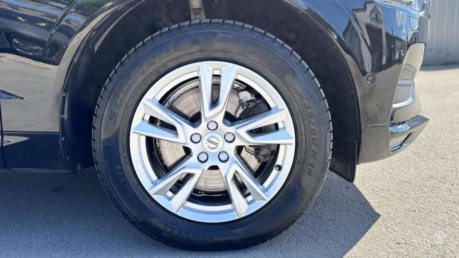 Black Volvo XC60 2017 in Telschi, with an engine capacity of 1.97 L and mileage of 208 thousand km for 19900 €, photo 13 on AUTOMOTO.COM.LV