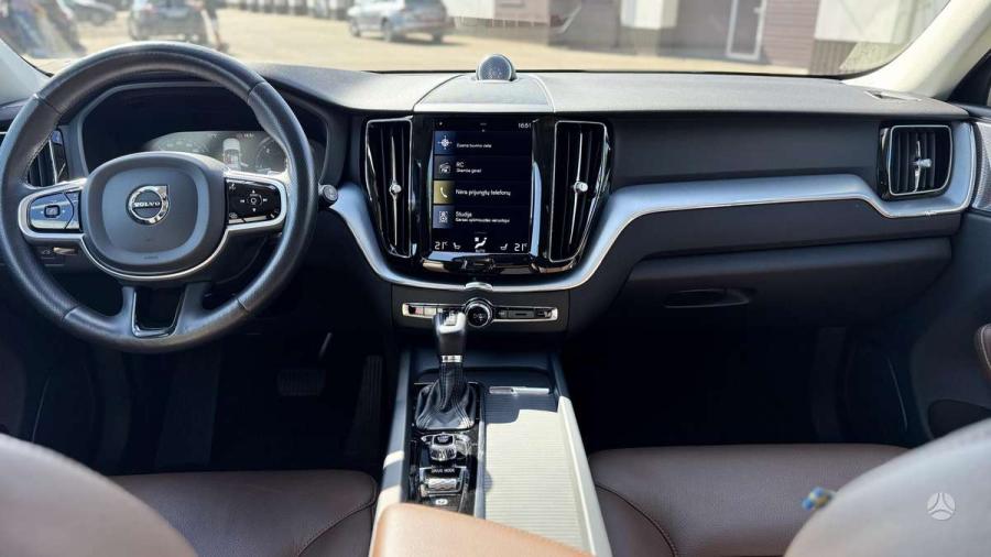 Black Volvo XC60 2017 in Telschi, with an engine capacity of 1.97 L and mileage of 208 thousand km for 19900 €, photo 17 on AUTOMOTO.COM.LV