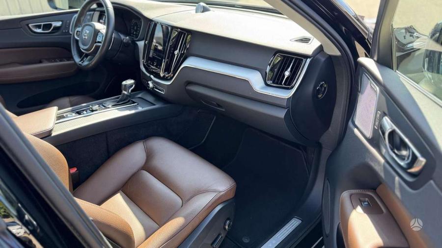 Black Volvo XC60 2017 in Telschi, with an engine capacity of 1.97 L and mileage of 208 thousand km for 19900 €, photo 18 on AUTOMOTO.COM.LV