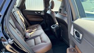 Black Volvo XC60 2017 in Telschi, with an engine capacity of 1.97 L and mileage of 208 thousand km for 19900 €, photo 20 on AUTOMOTO.COM.LV