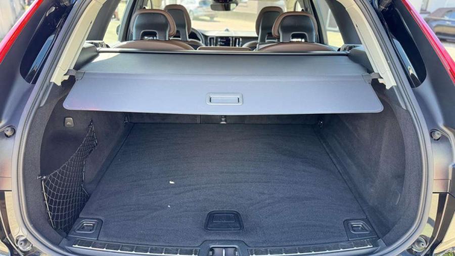 Black Volvo XC60 2017 in Telschi, with an engine capacity of 1.97 L and mileage of 208 thousand km for 19900 €, photo 22 on AUTOMOTO.COM.LV