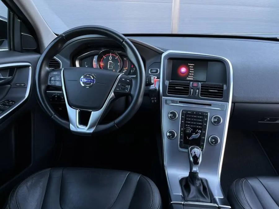 Black Volvo XC60 2017 in Riga, with an engine capacity of 2.00 L and mileage of 247 thousand km for 13900 €, photo 6 on AUTOMOTO.COM.LV
