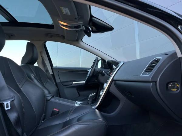 Black Volvo XC60 2017 in Riga, with an engine capacity of 2.00 L and mileage of 247 thousand km for 13900 €, photo 6 on AUTOMOTO.COM.LV