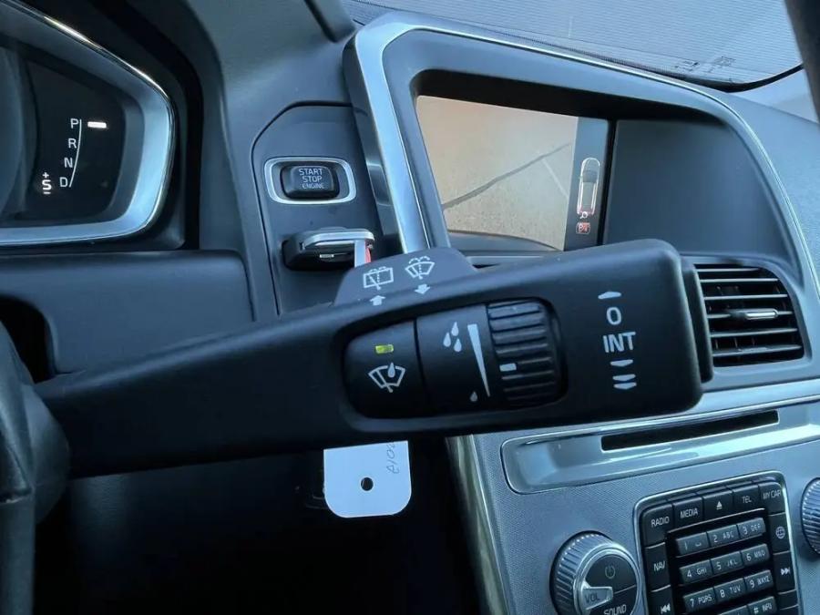 Black Volvo XC60 2017 in Riga, with an engine capacity of 2.00 L and mileage of 247 thousand km for 13900 €, photo 16 on AUTOMOTO.COM.LV