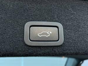 Black Volvo XC60 2017 in Riga, with an engine capacity of 2.00 L and mileage of 247 thousand km for 13900 €, photo 19 on AUTOMOTO.COM.LV