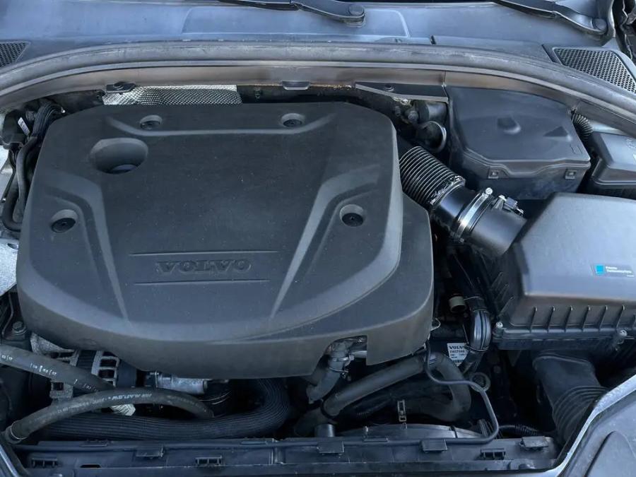 Black Volvo XC60 2017 in Riga, with an engine capacity of 2.00 L and mileage of 247 thousand km for 13900 €, photo 22 on AUTOMOTO.COM.LV