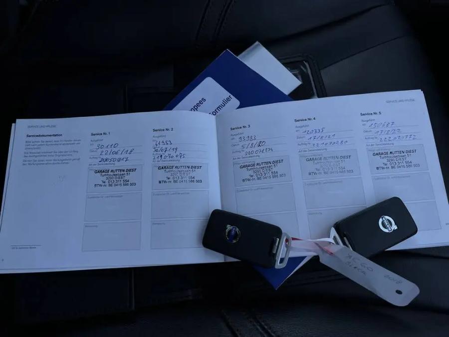 Black Volvo XC60 2017 in Riga, with an engine capacity of 2.00 L and mileage of 247 thousand km for 13900 €, photo 26 on AUTOMOTO.COM.LV