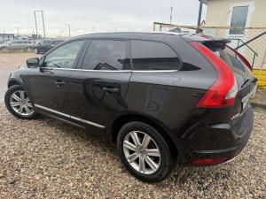 Black Volvo XC60 2017 in Vilnius, with an engine capacity of 1.97 L and mileage of 249 thousand km for 11800 €, photo 4 on AUTOMOTO.COM.LV