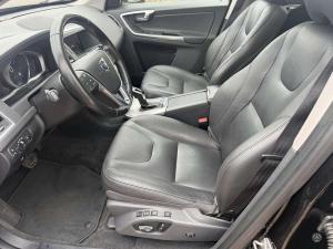 Black Volvo XC60 2017 in Vilnius, with an engine capacity of 1.97 L and mileage of 249 thousand km for 11800 €, photo 13 on AUTOMOTO.COM.LV