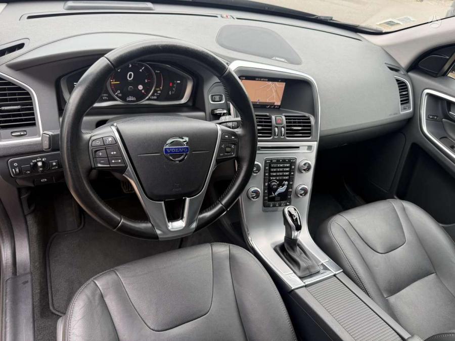 Black Volvo XC60 2017 in Vilnius, with an engine capacity of 1.97 L and mileage of 249 thousand km for 11800 €, photo 15 on AUTOMOTO.COM.LV